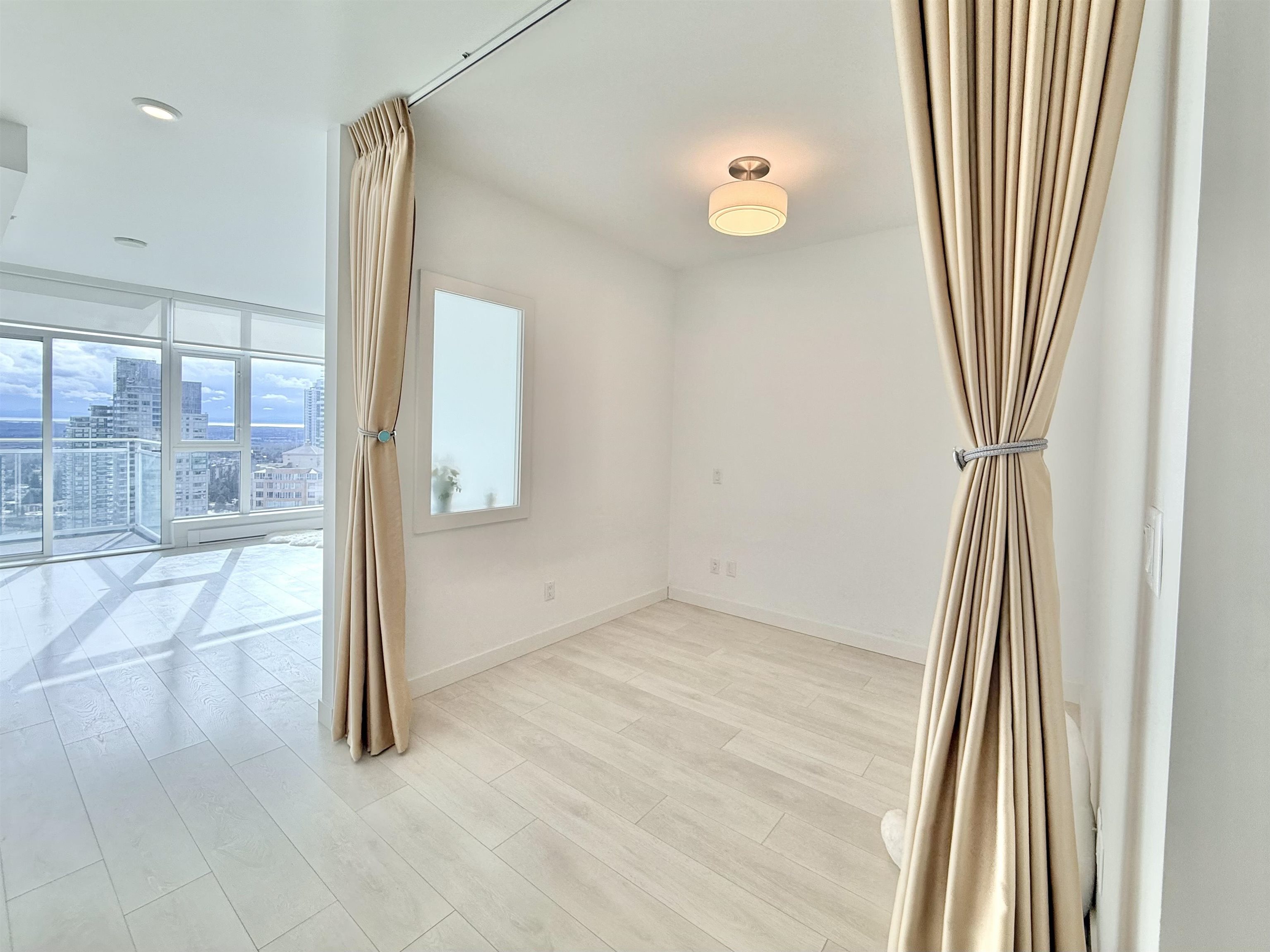 3603 4670 Assembly Way Burnaby For Sale, R3072701 - StrawHomes.com