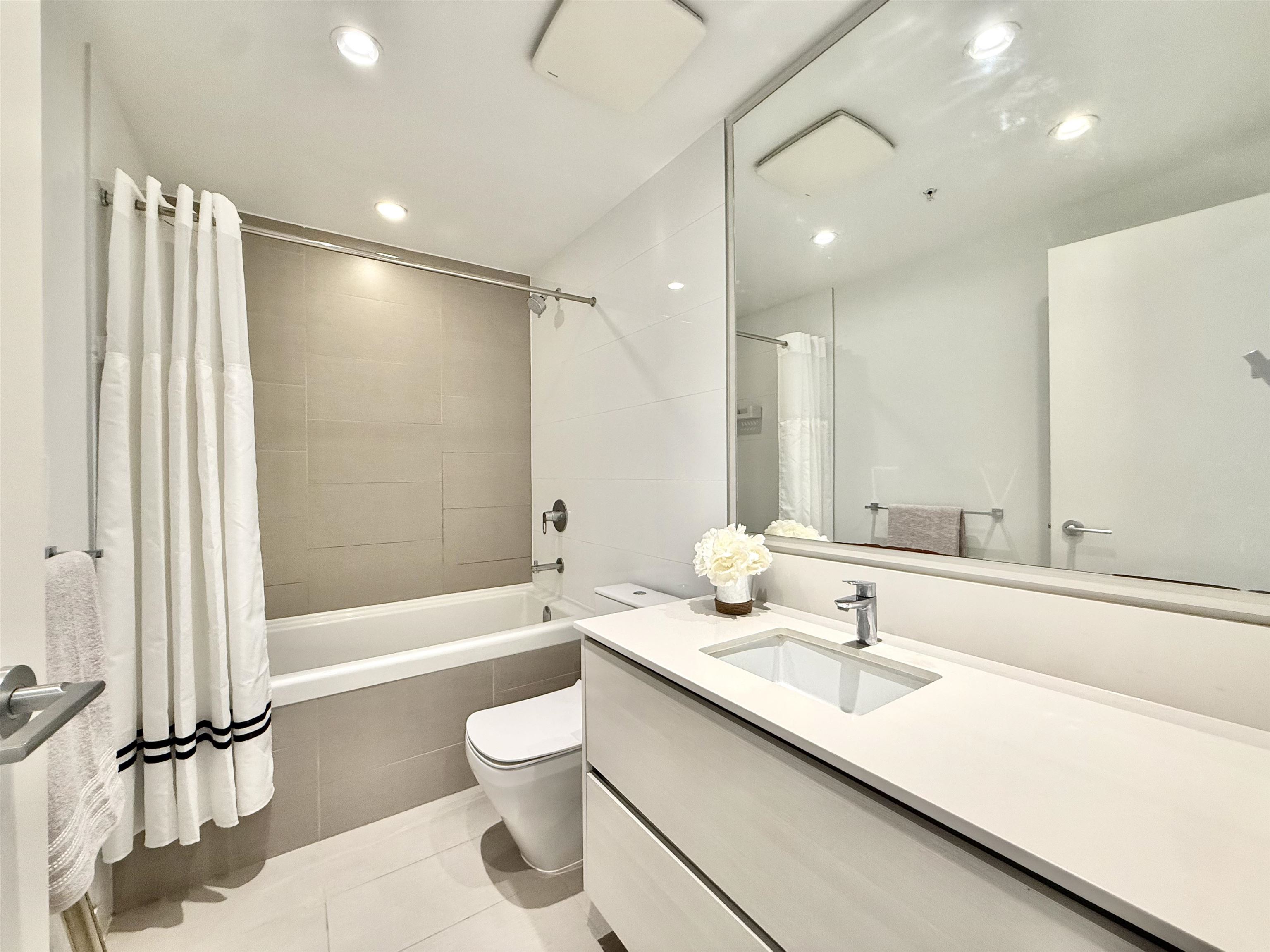 3603 4670 Assembly Way Burnaby For Sale, R3072701 - StrawHomes.com