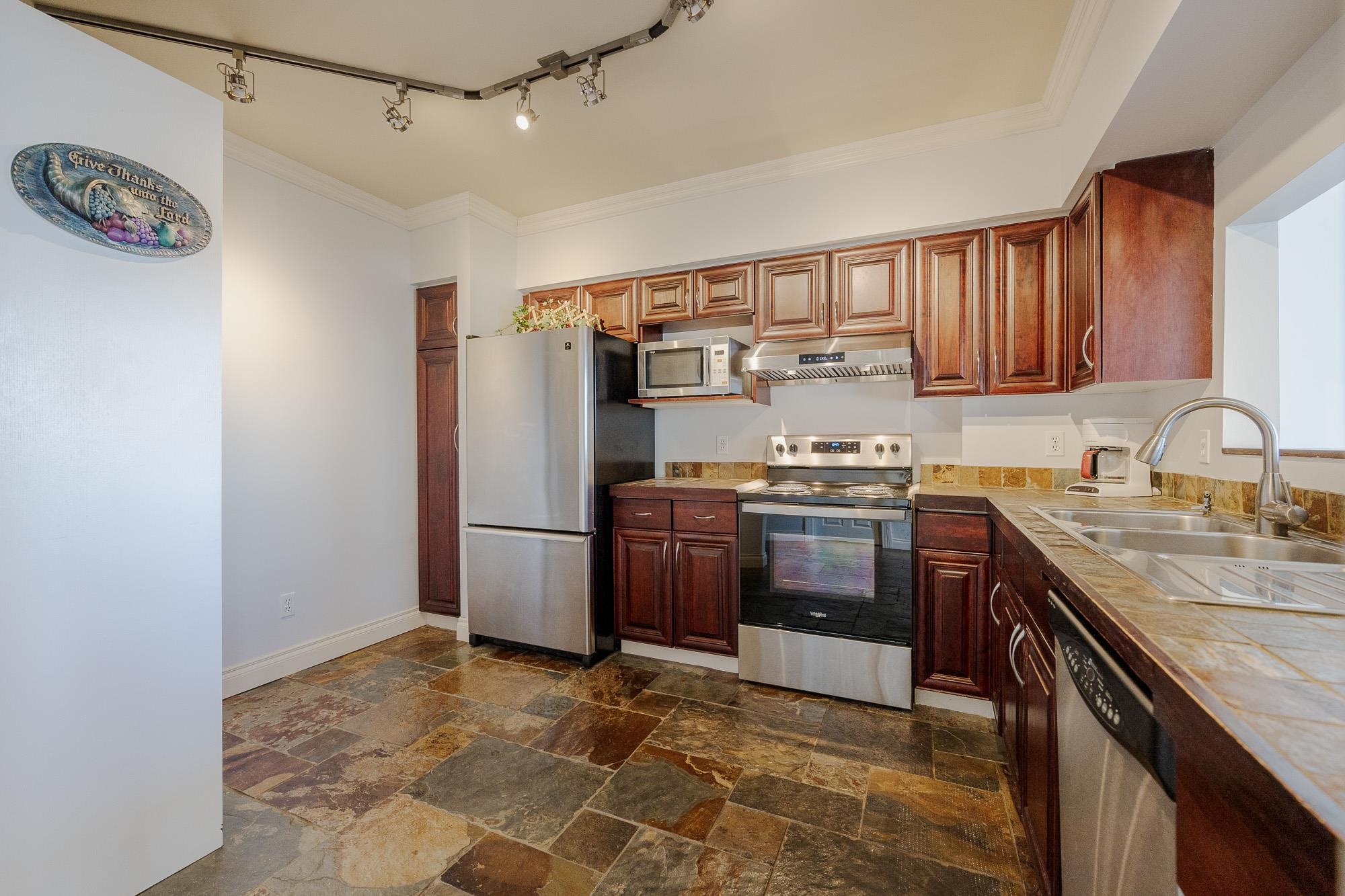 PH1 1180 Pinetree Way Coquitlam For Sale, R3071867 - StrawHomes.com