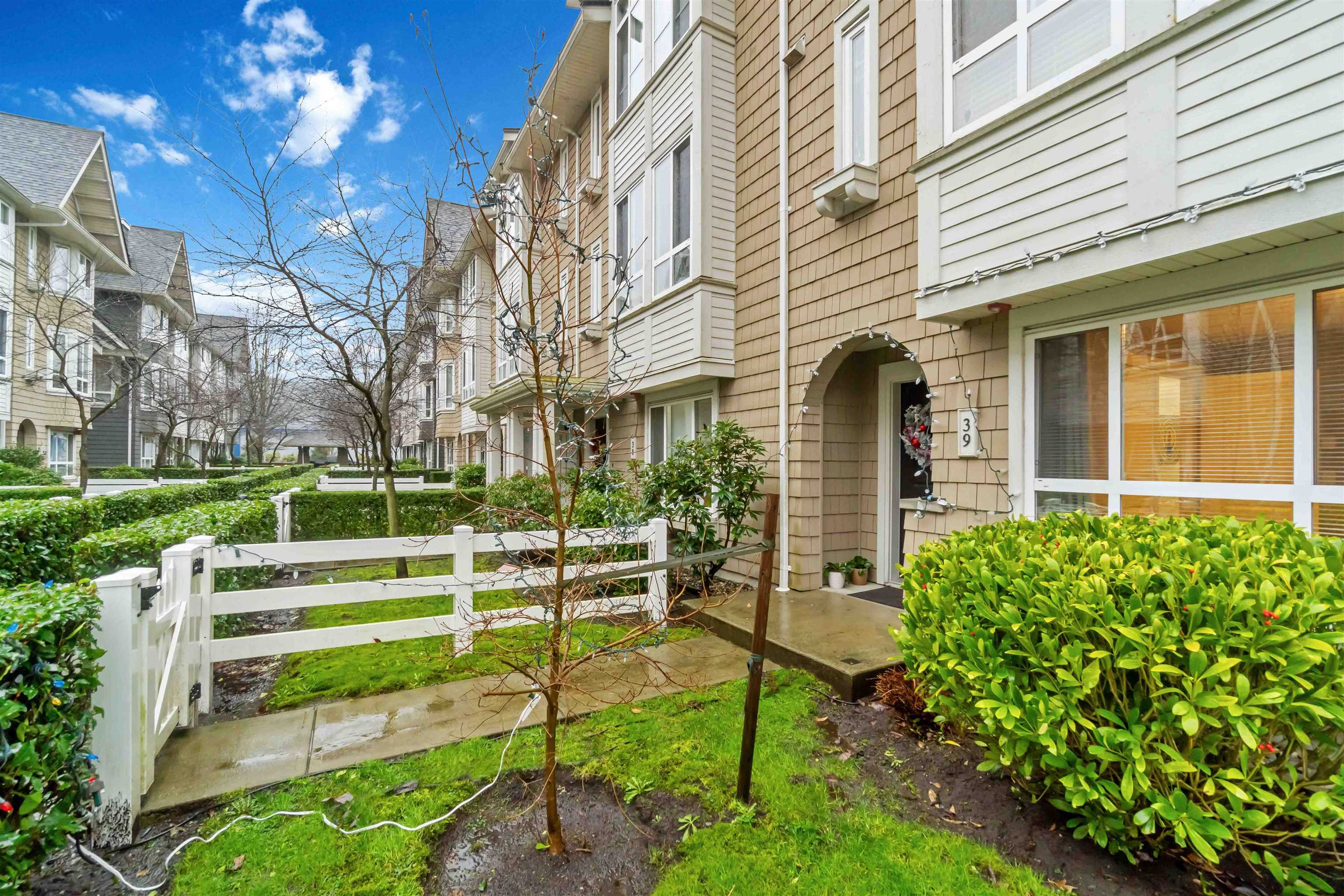 39 2418 Avon Place Port Coquitlam For Sale, R3077241 - StrawHomes.com