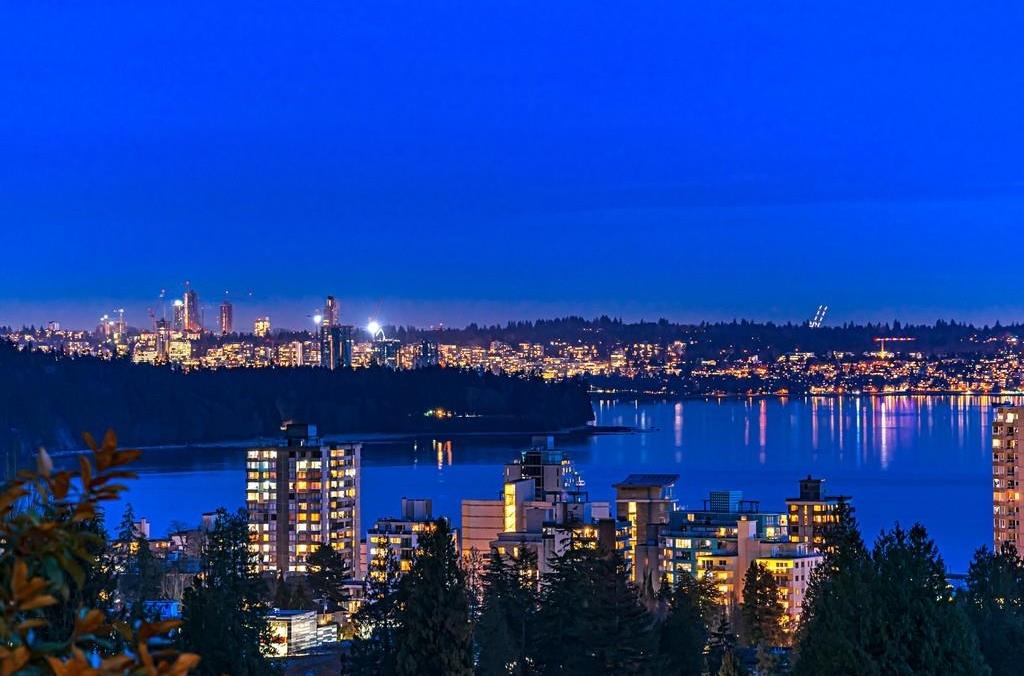 2272 Nelson Avenue West Vancouver For Sale, R3081829 - StrawHomes.com